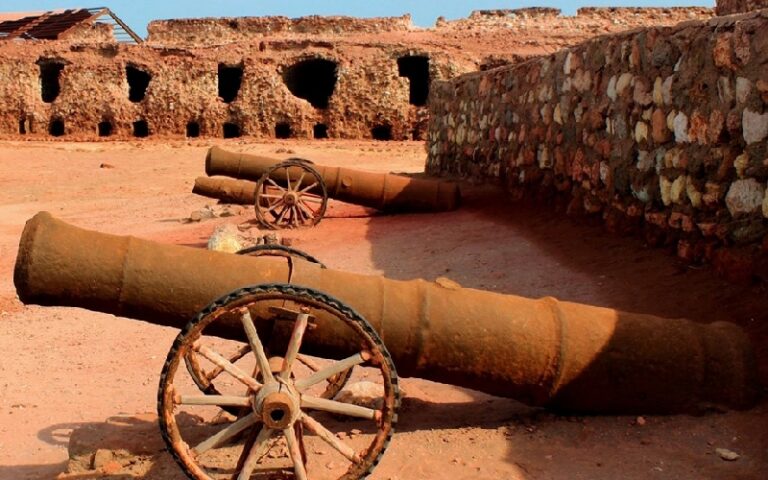 The Portuguese castle of Hormuz – Walking In Iran